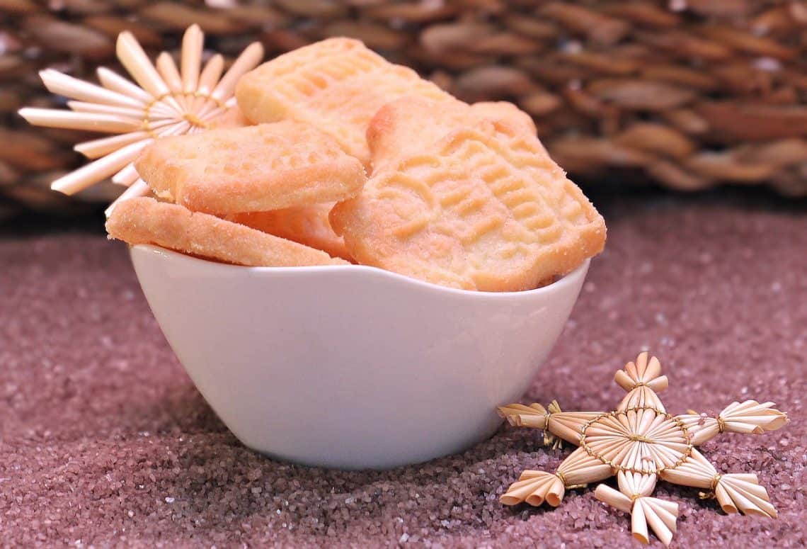 German Rote Grütze Recipe (Red Berry Dessert with Fresh Cream ...