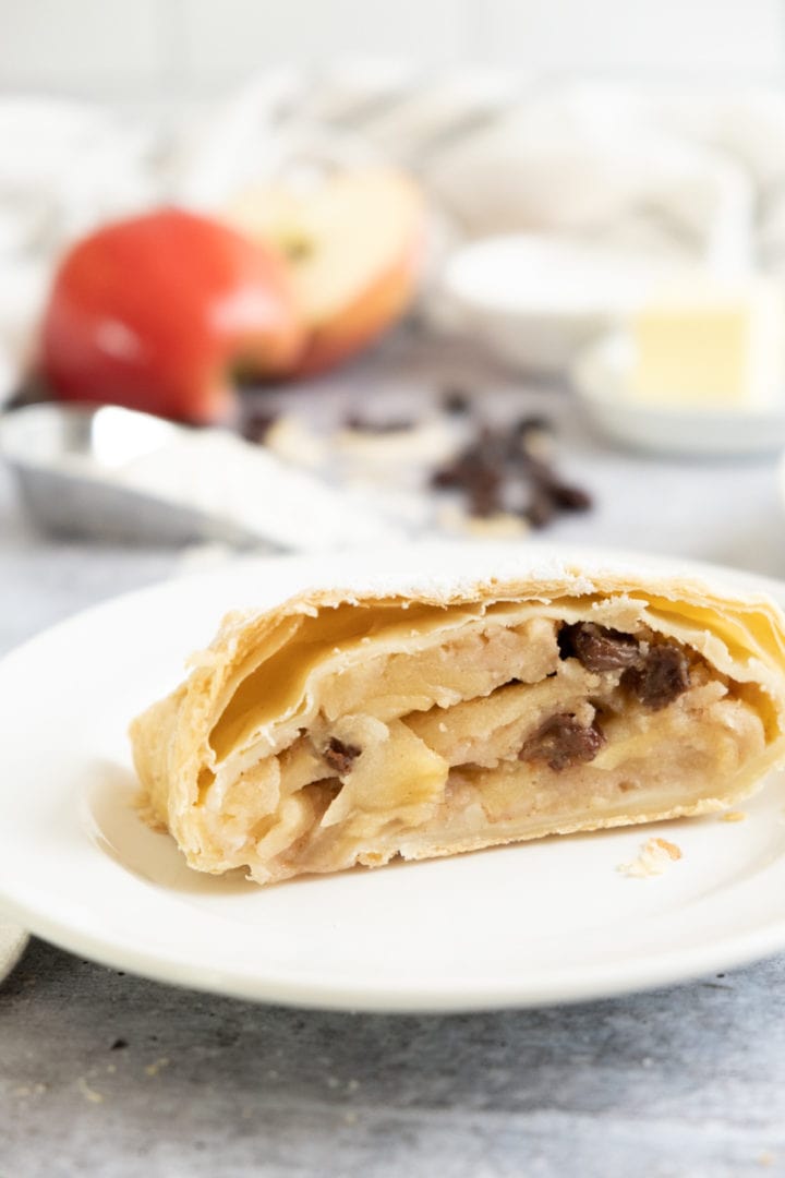 German Apple Strudel with Puff Pastry Recipe (Apfelstrudel ...