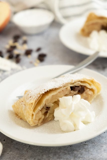 German Apple Strudel with Puff Pastry Recipe (Apfelstrudel ...