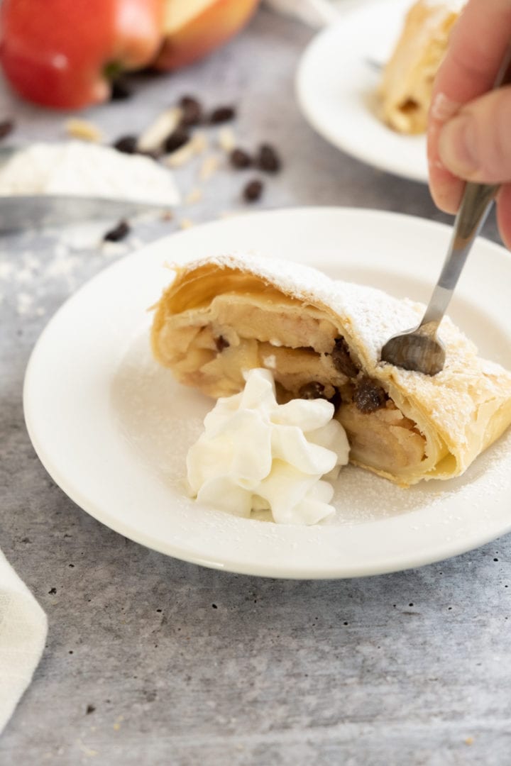 German Apple Strudel with Puff Pastry Recipe (Apfelstrudel ...