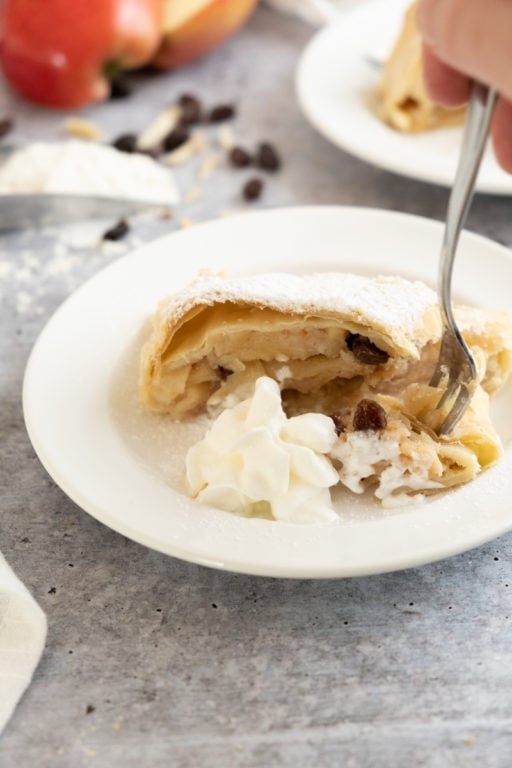 German Apple Strudel with Puff Pastry Recipe (Apfelstrudel ...