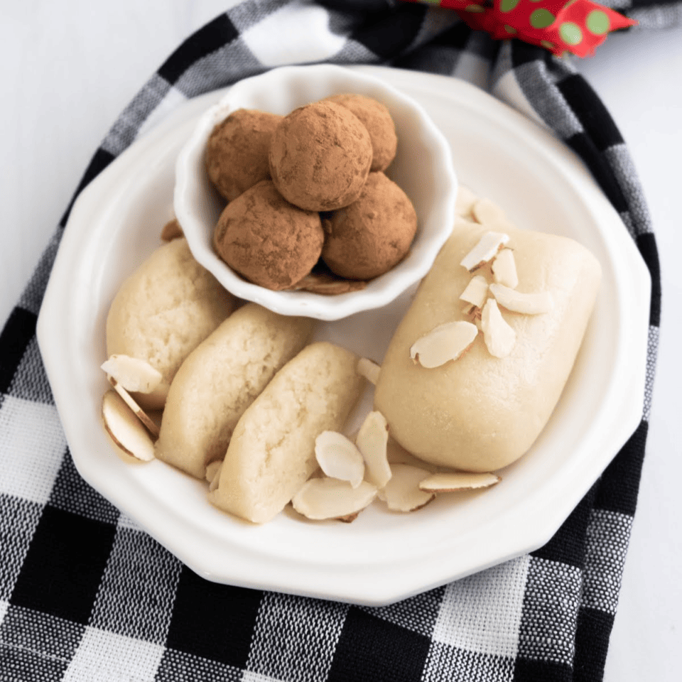 German Rote Grütze Recipe (Red Berry Dessert with Fresh Cream ...