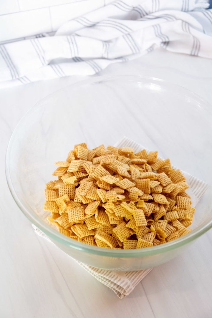 Easy Halloween Chex Mix (Sweet & Salty No Bake Snack Mix ...