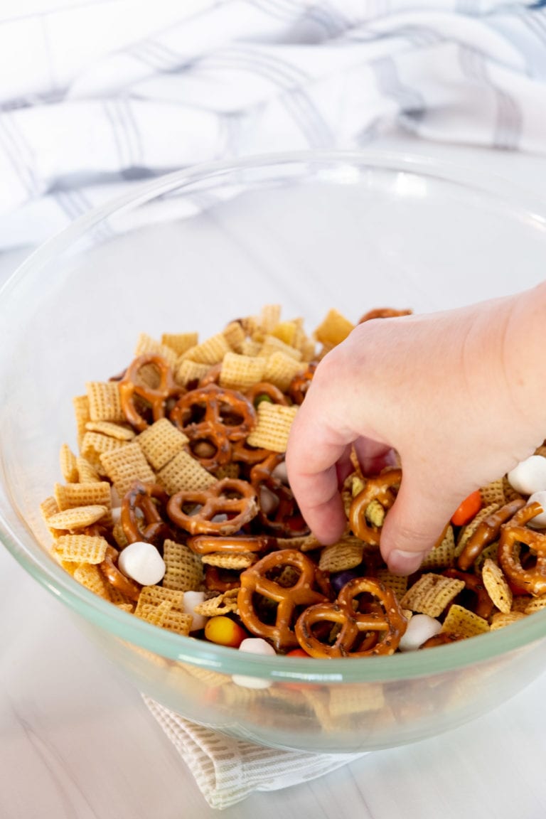 Easy Halloween Chex Mix (Sweet & Salty No Bake Snack Mix ...