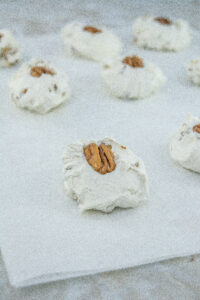 Easy Old Fashioned Holiday Divinity Cookie Recipe - International ...